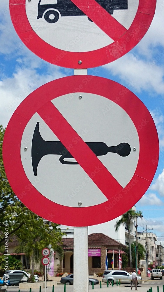 Posibilidades cada Confrontar señal prohibido pitar Enojado Examinar ...