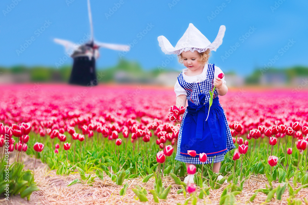 Dutch girl in tulip field in Holland Stock-Foto | Adobe Stock