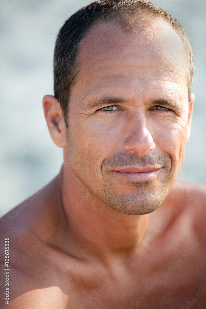 portrait d'homme brun européen de 40 ans Photos | Adobe Stock