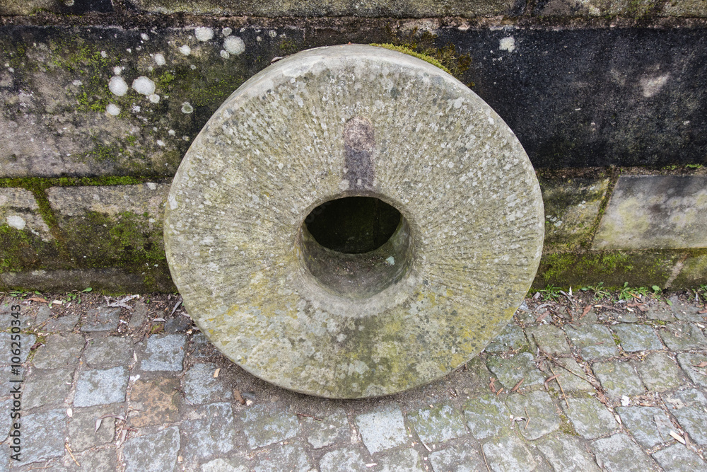 Mühlenstein Mühlstein Stock-Foto | Adobe Stock