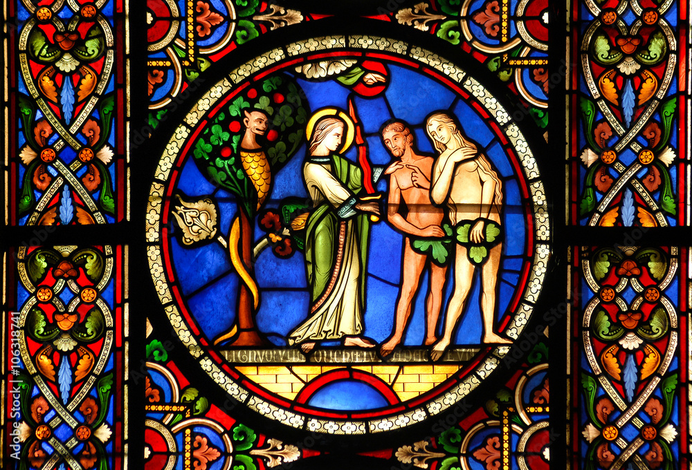 Foto Stock Stained glass window depicting Adam & Eve being tempted by ...
