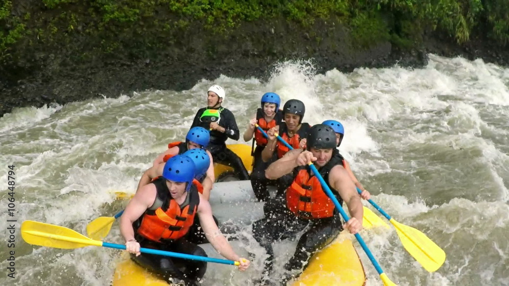 Vídeo do Stock: Experience the exhilarating rush of whitewater rafting ...