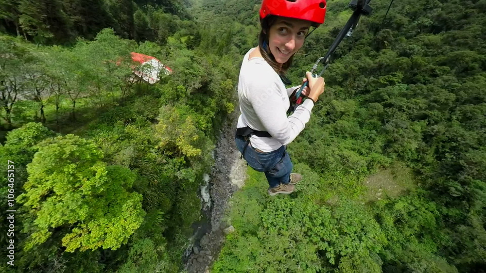 Vidéo Stock Thrilling aerial adventure as a young woman soars on a ...