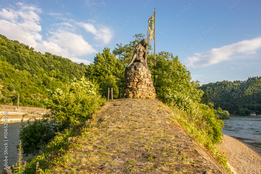 Hafenmole mit Loreley-Statue Stock Photo | Adobe Stock