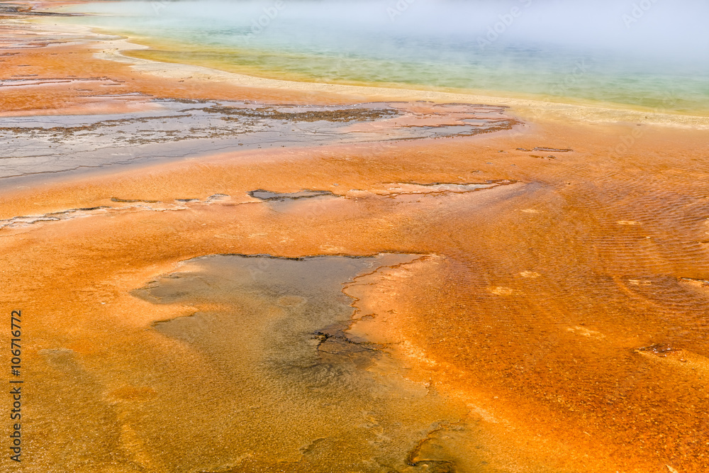 Colorful patterns in the algea and bacteria layers of the Grand Stock ...