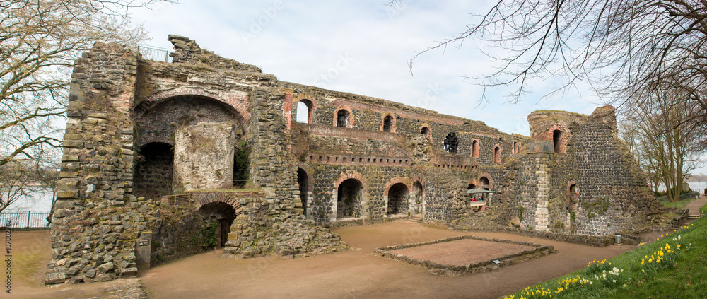Ruine Kaiserpfalz Kaiserswerth Düsseldorf Stock-Foto | Adobe Stock