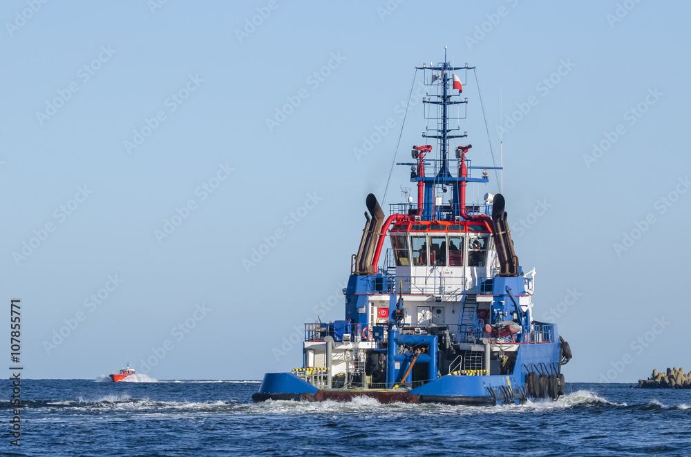 TUGBOAT AT WORK - HOLOWNIK W PRACY Stock Photo | Adobe Stock