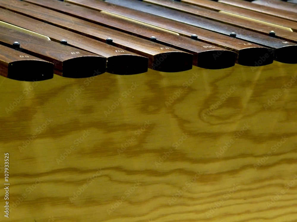 DETALLE DE UN XILÓFONO DE MADERA,INSTRUMENTO DE PERCUSIÓN Stock Photo ...