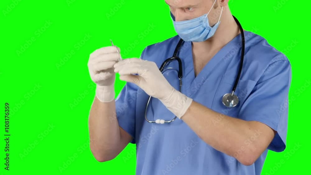 Vidéo Stock Doctor preparing a syringe for injection. Green screen ...