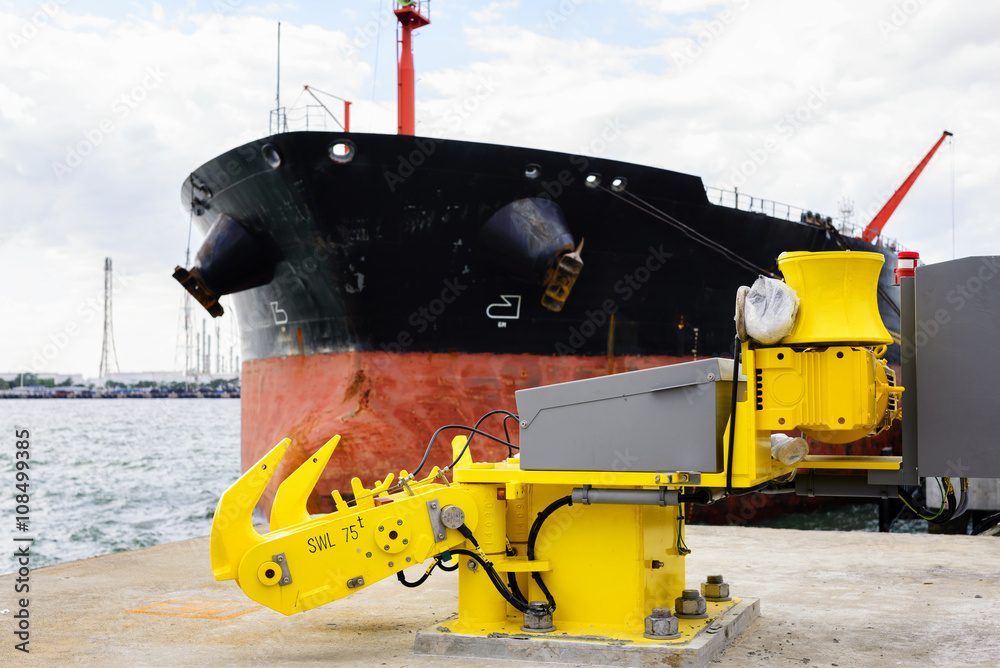Logistic anchor the boat while the boat dock. Deep-water port for ...