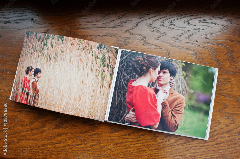 Open pages of album photobook couple in love on wooden backgroun Stock ...