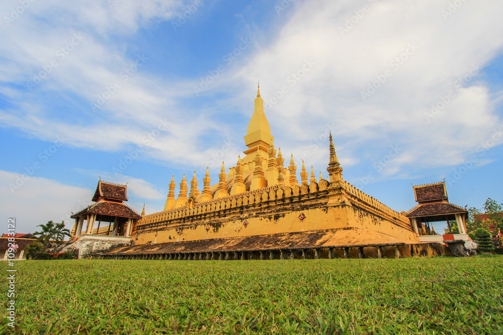 Beautiful sky at Pha That Luang(That Luang Stupa),Vientiane,Laos ...
