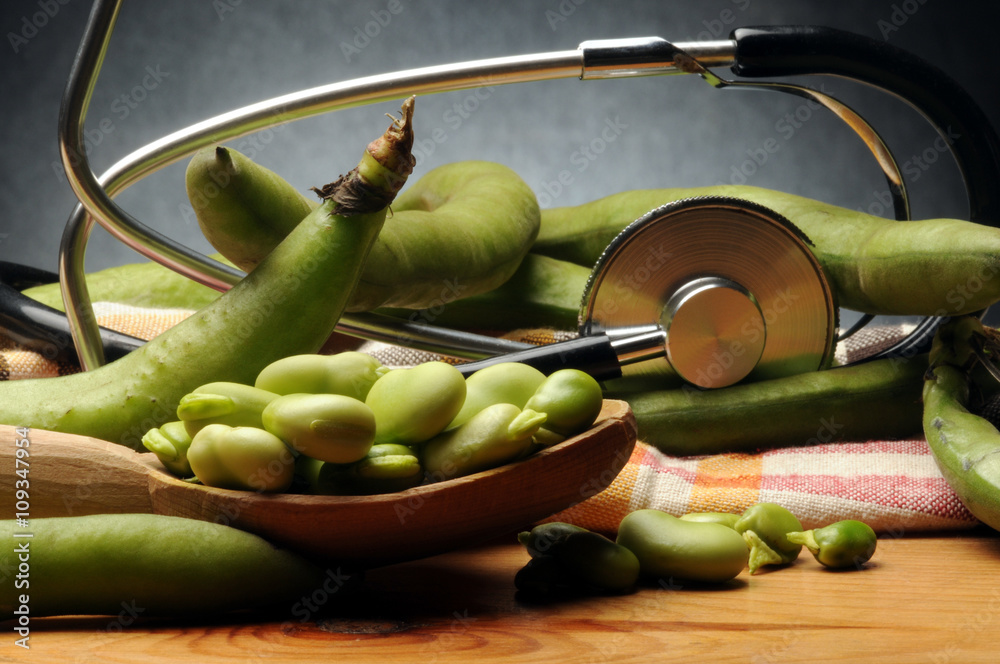 Foto de Vicia faba Broad bean ソラマメ Fava فول Ackerbohne Fave Haba Bob ... Foto de Vicia faba Broad bean ソラマメ Fava فول Ackerbohne Fave Haba Bob ...