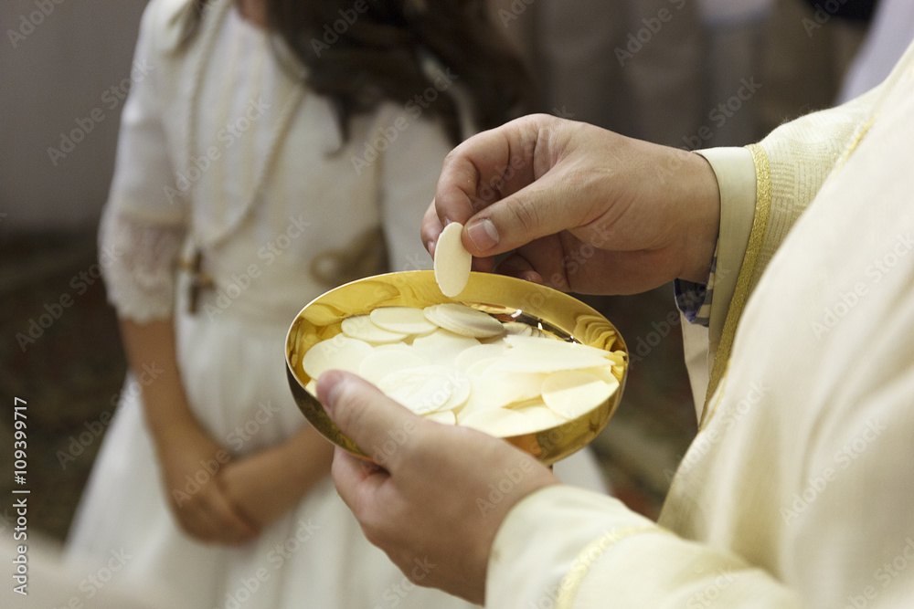 Comunión. Ceremonia religiosa. Comulgando. Ritual religioso. Stock ...