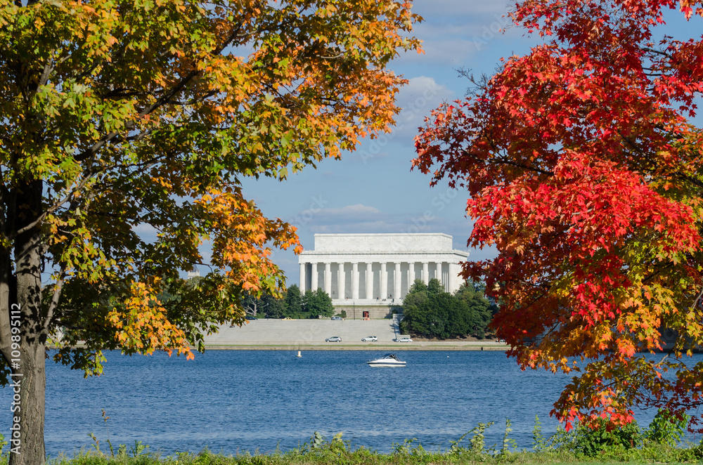 Washington DC in Autumn - Lincoln Memorial among the fall trees. Stock ...