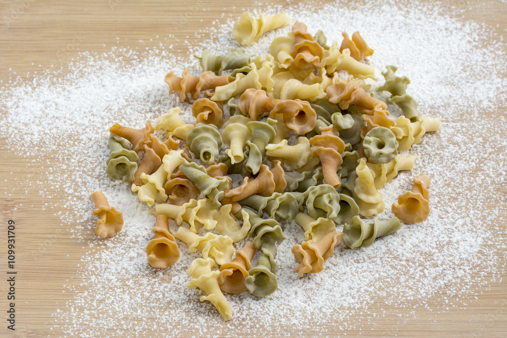 Pasta italiana Gigli preparado para cocinar foto de Stock | Adobe Stock