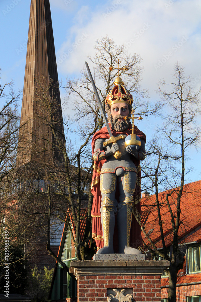 das wahrzeichen der stadt wedel – der roland Stock-Foto | Adobe Stock