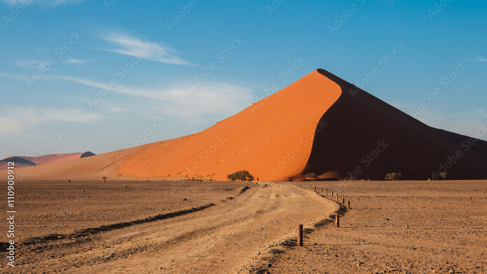Rote Namibsand-Düne; Sossusvlei; Namibia Stock Photo | Adobe Stock