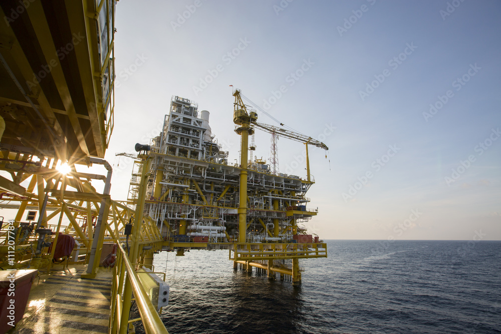 Offshore construction platform for production oil and gas, Oil and gas ...