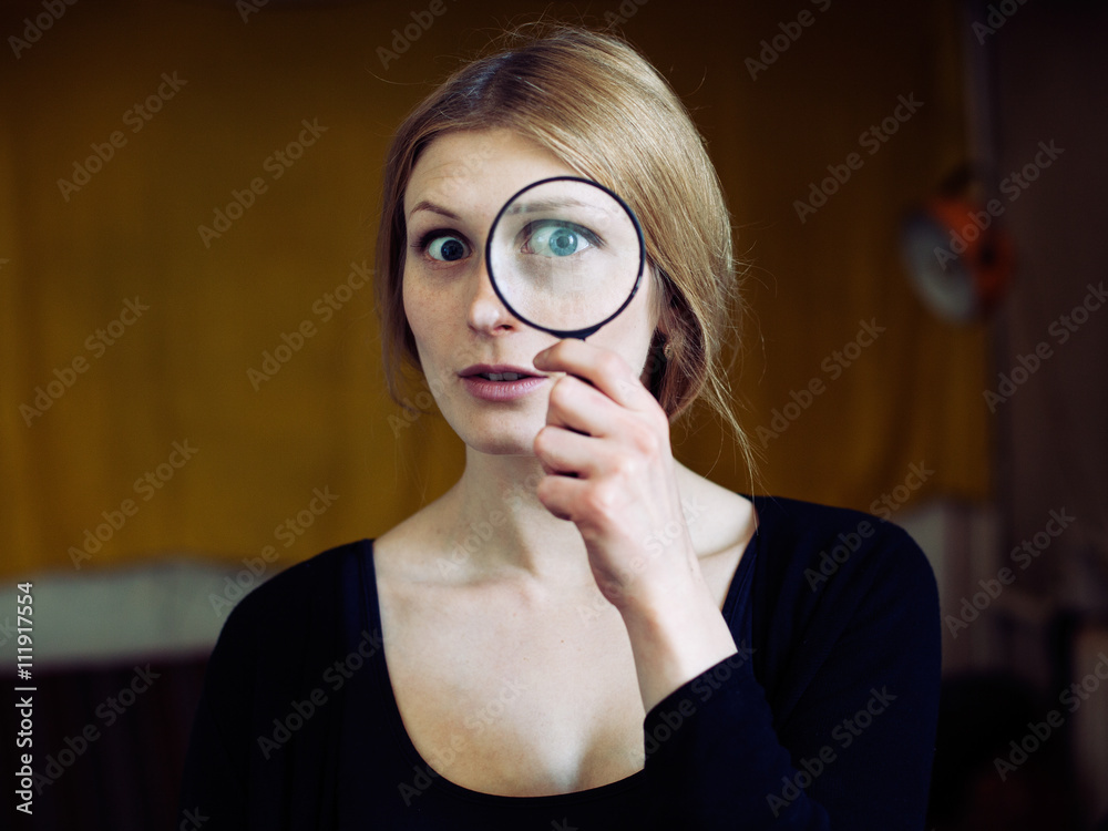 Foto Stock Close up portrait of a beautiful woman with a glass ...