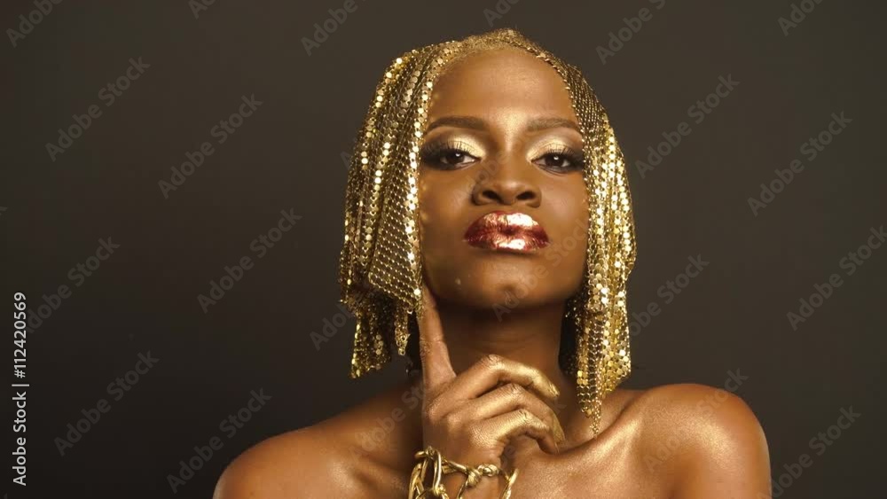 Vidéo Stock Studio Portrait of Surreal African American Woman with ...