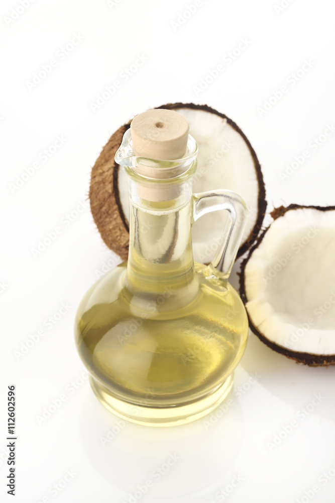 Coconut Oil / High resolution image of coconut oil decanter shot in ...