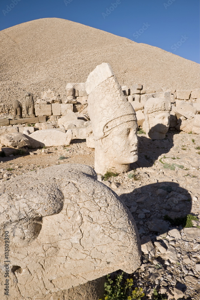 Ancient carved stone heads of the gods, the god Antiochus, Nemrut Dagi ...