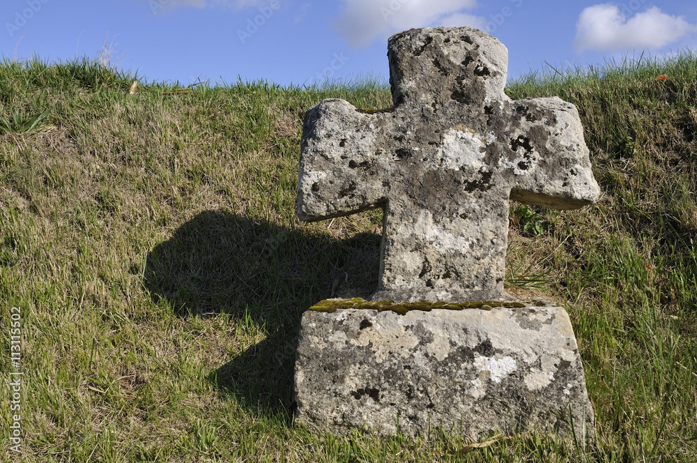 Croix pattée dite de l'Herminette emblématique du Parc naturel du Vexin ...
