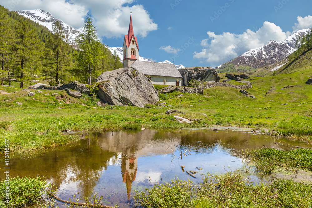 Heilig Geist Kirche in Kasern, Hinteres Ahrntal Stock-Foto | Adobe Stock