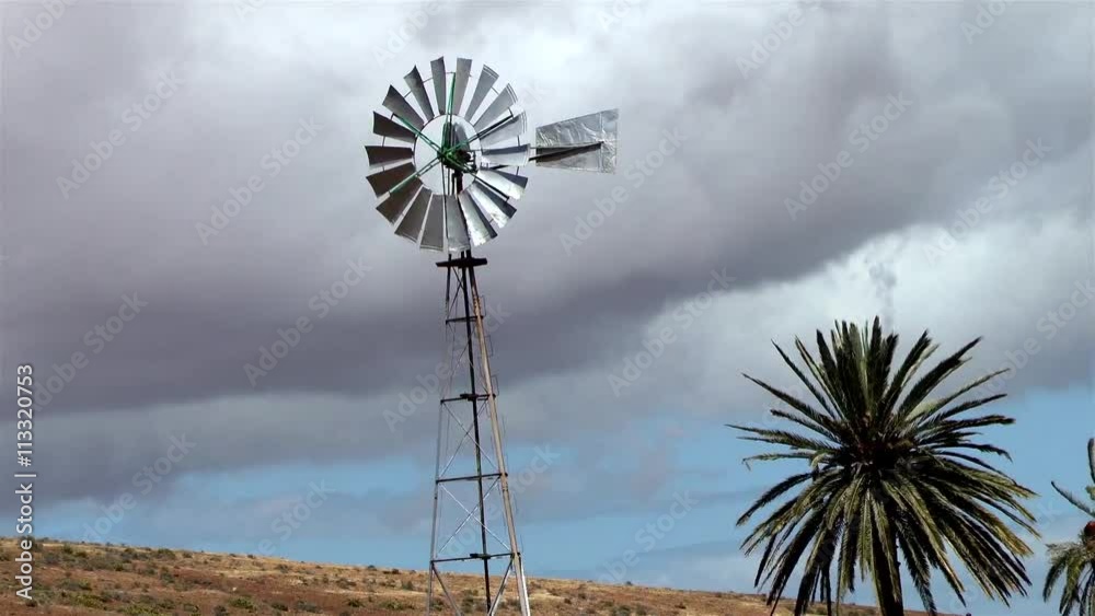 Vidéo Stock Wind mill, original historic Aermotor Windmill Chicago ...
