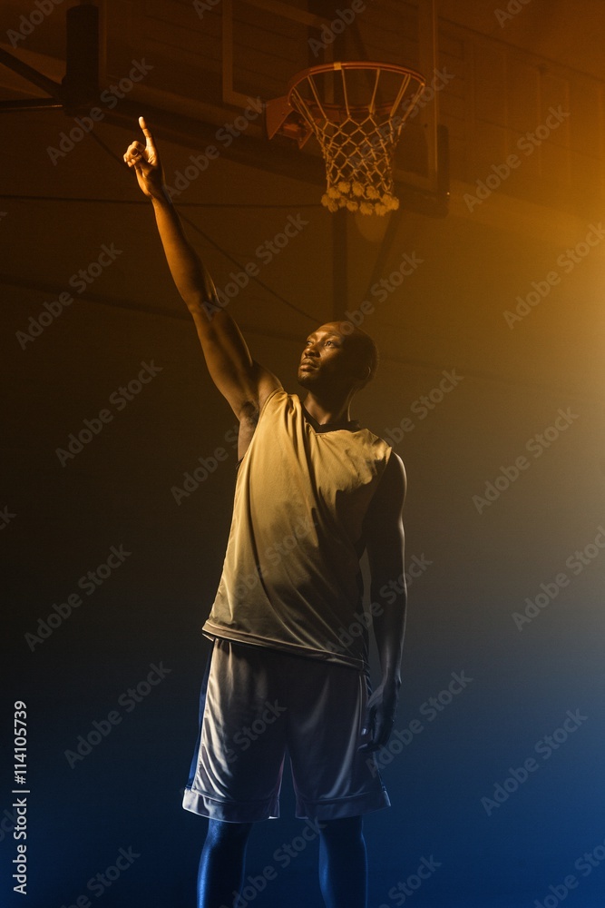 Fotografia do Stock: Basketball player pointing up with his finger ...