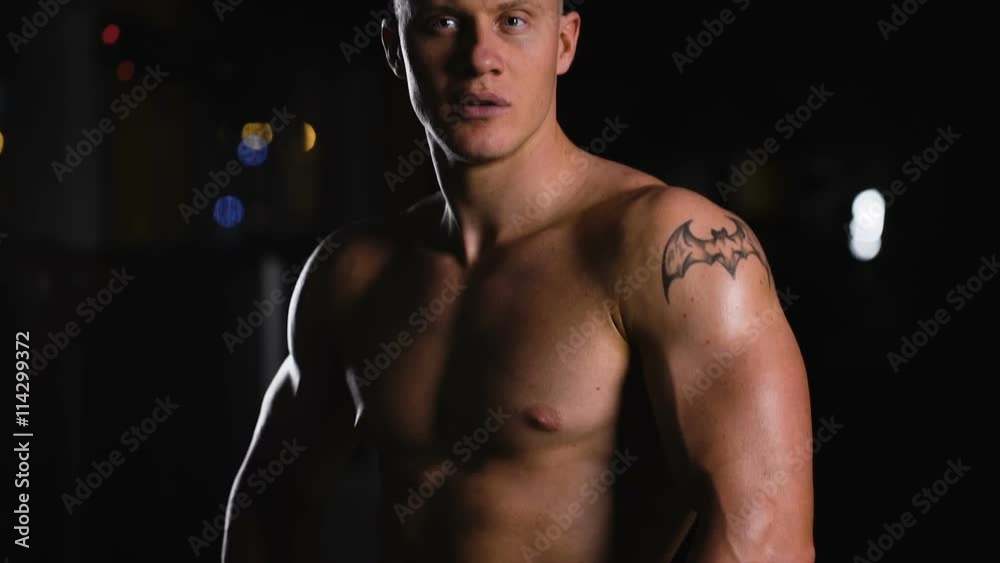 Bodybuilder on top form. Beautiful young athlete posing for a photo ...