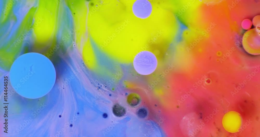 Vidéo Stock Color drop falling in water creating a Color spread ...