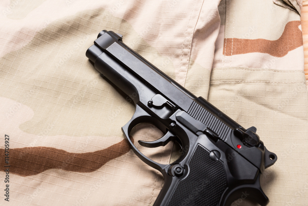 close view of handgun foto de Stock | Adobe Stock