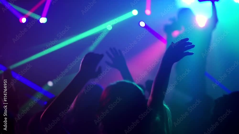 Hands clapping close-up. People dancing in nightclub. vídeo de Stock ...