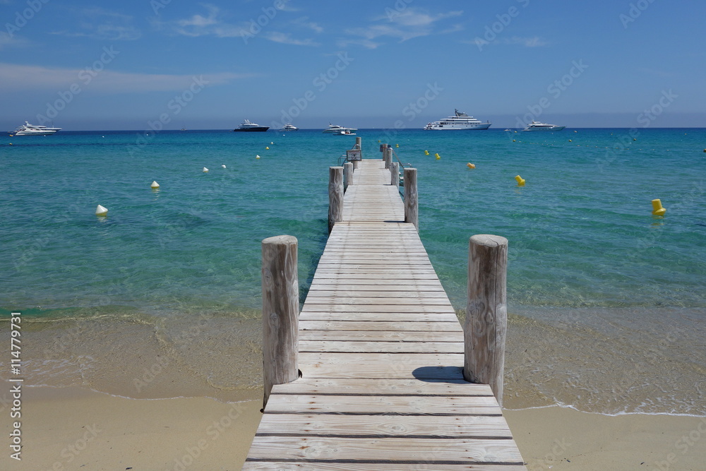 Ponton sur la plage de Pampelonne Stock Photo | Adobe Stock