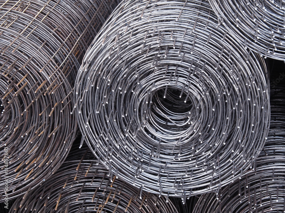 Rolls of iron mesh, Iron mesh to strengthen a construction when cement ...
