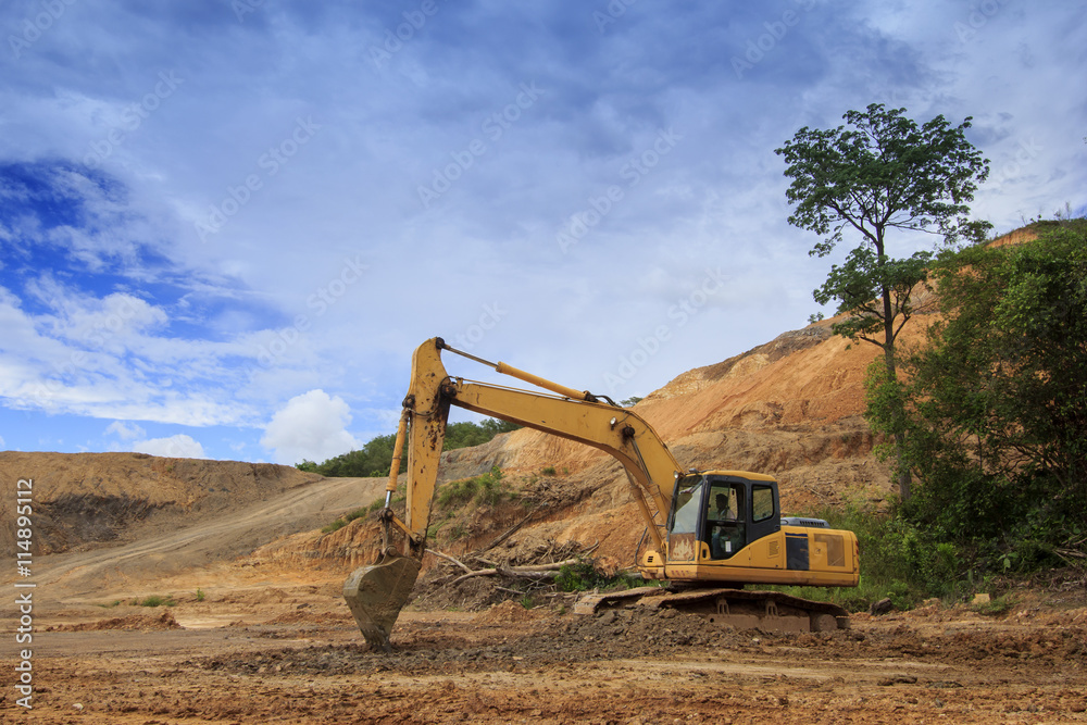 Deforestation: Excavators destroy rainforest to make way for oil palm ...