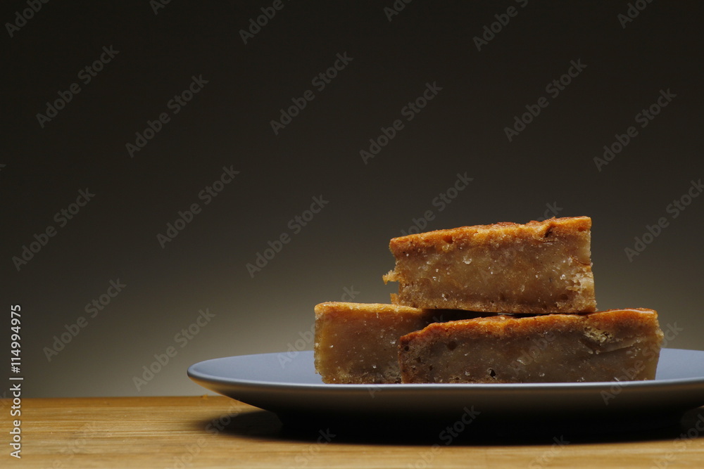 Freshly baked Filipino sweet bread called "puding" foto de Stock ...