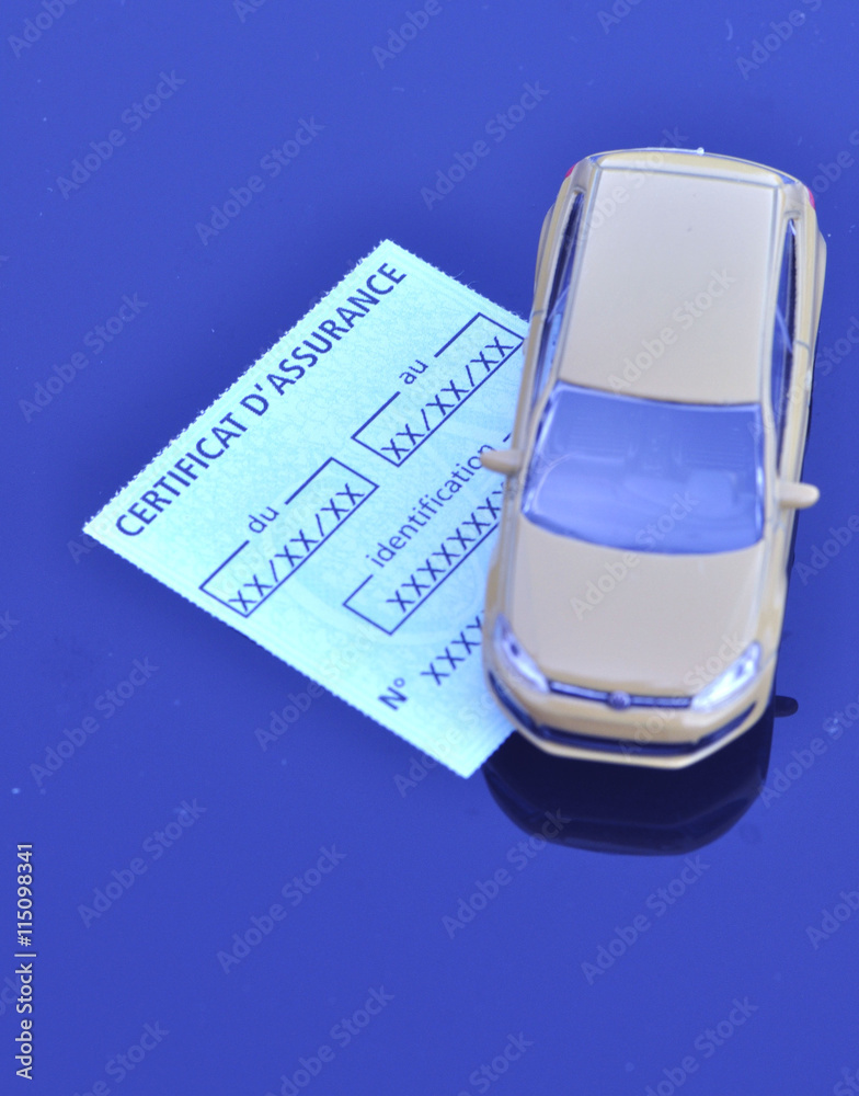 Certificat d'assurance auto Photos | Adobe Stock