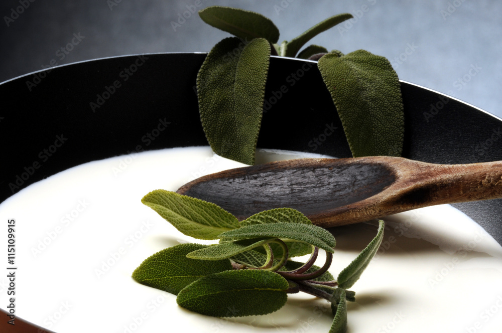 मलई आणि ऋषी սերուցք κρέμα γάλακτος και το φασκόμηλο Cream and sage ...