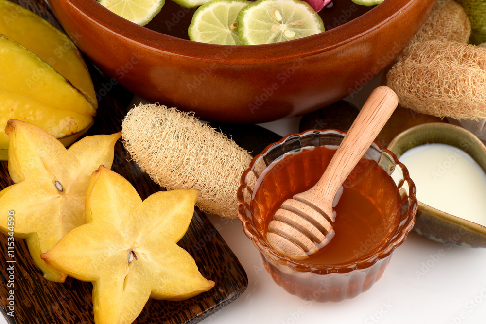 Whitening formula with star fruit, fresh milk and honey, to nourish and ...