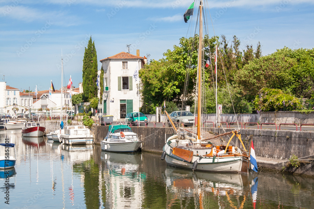 Marans, le port fluvial, centre ville, Charente maritime, Poitou ...