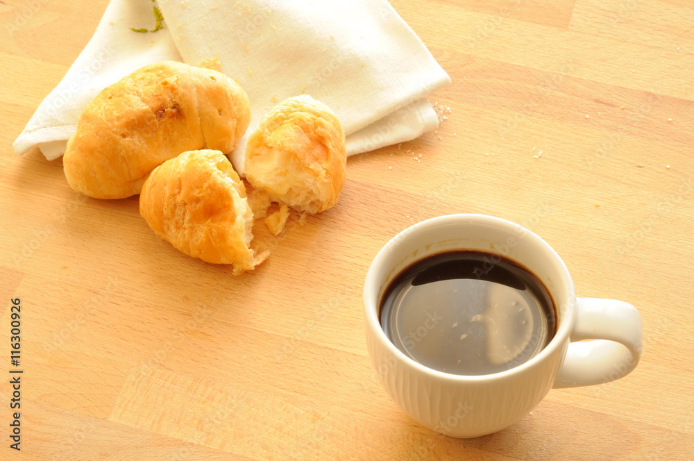 colazione con cornetti e una tazzina di caffè Stock Photo | Adobe Stock