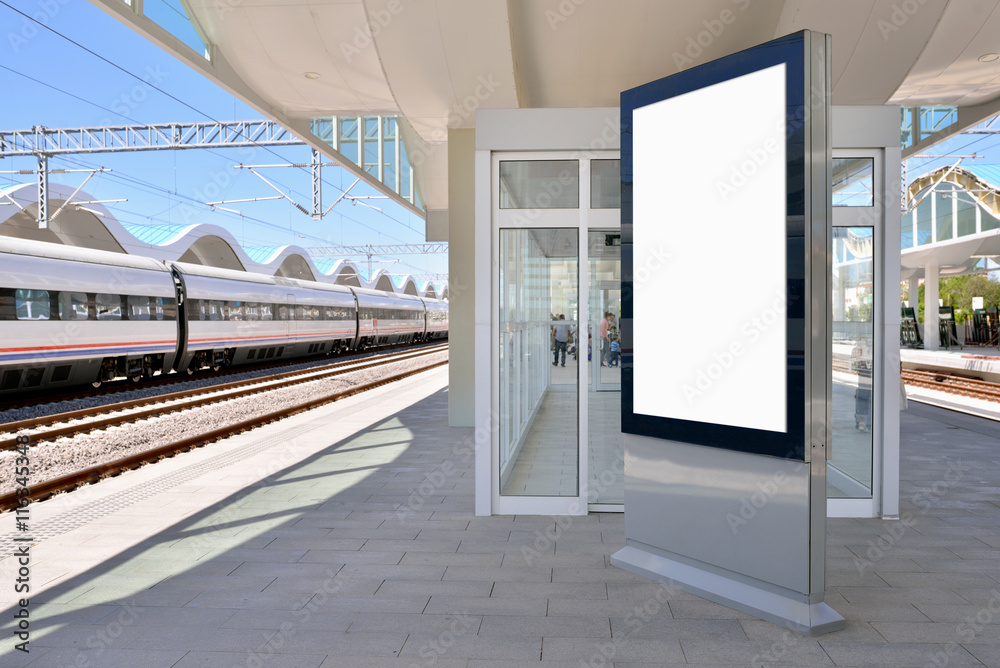 Foto de Vertical light box poster mockup at train station, high ...