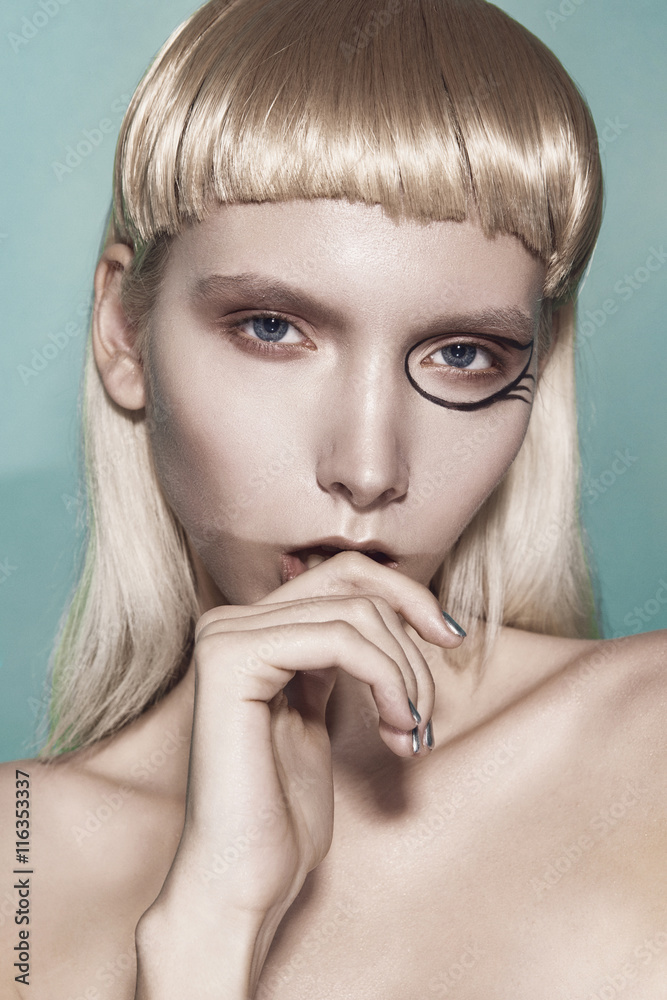 Beauty model portrait woman with wet makeup and strong hairstyle ...