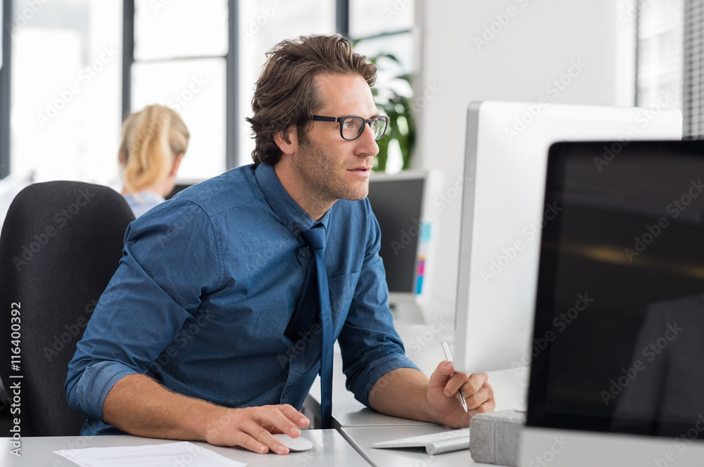 Businessman working on computer Stock-Foto | Adobe Stock