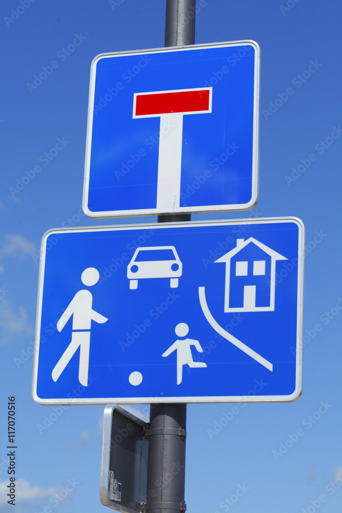 Verkehrsschild Spielstraße Stock-Foto | Adobe Stock