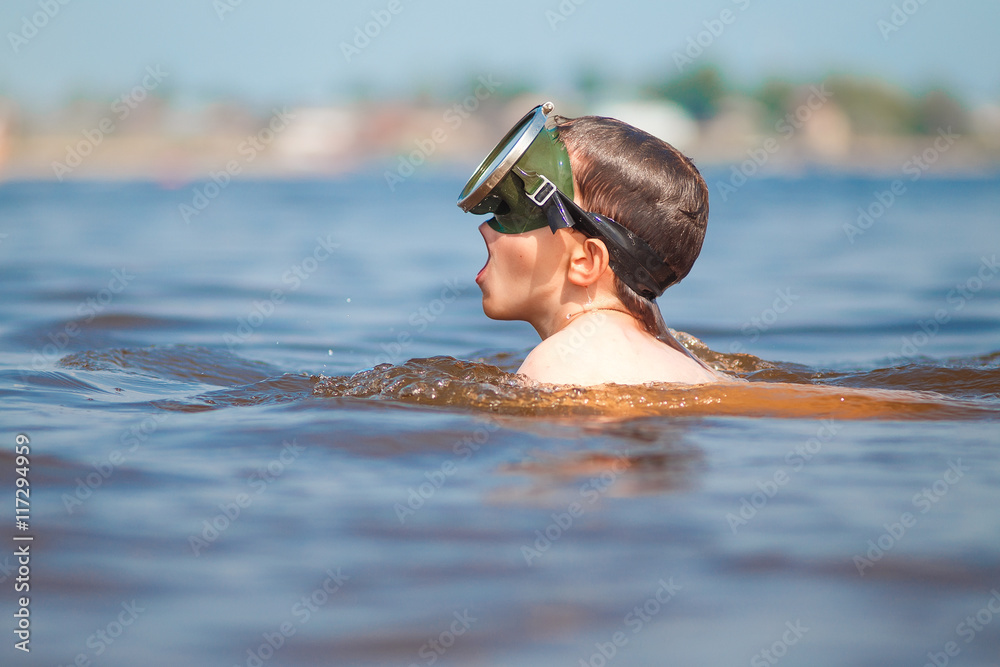Fotografia do Stock: boy in a mask for diving takes a deep breath ...