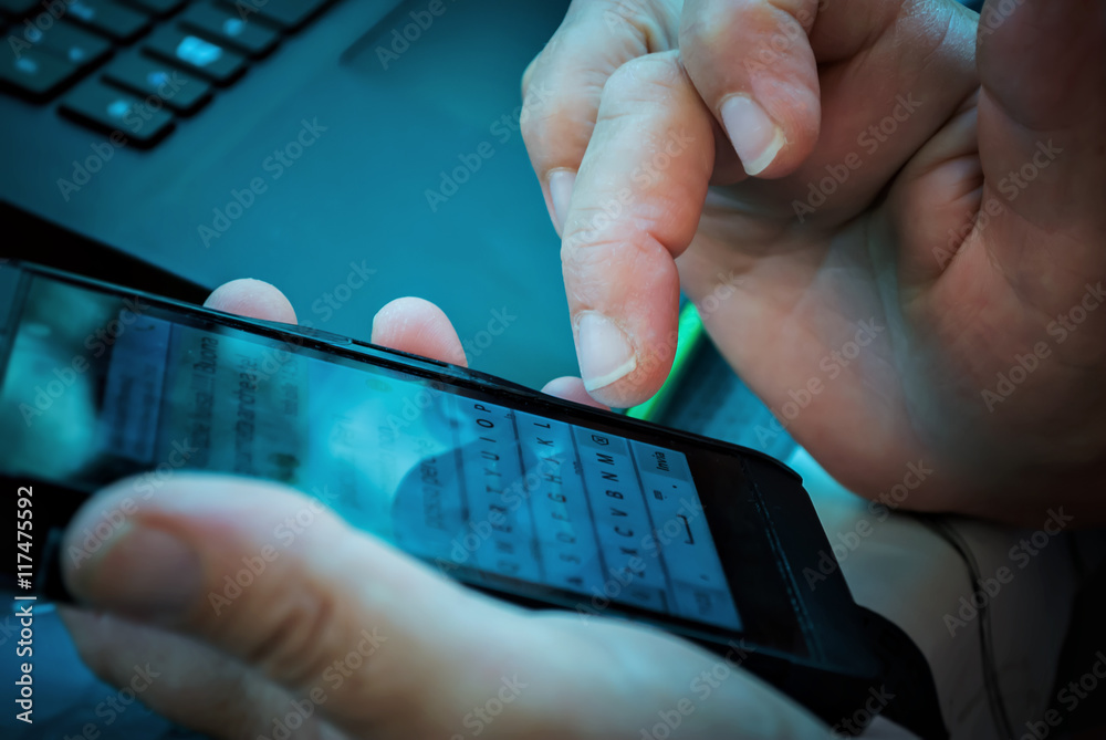 woman with smartphone sending a message foto de Stock | Adobe Stock